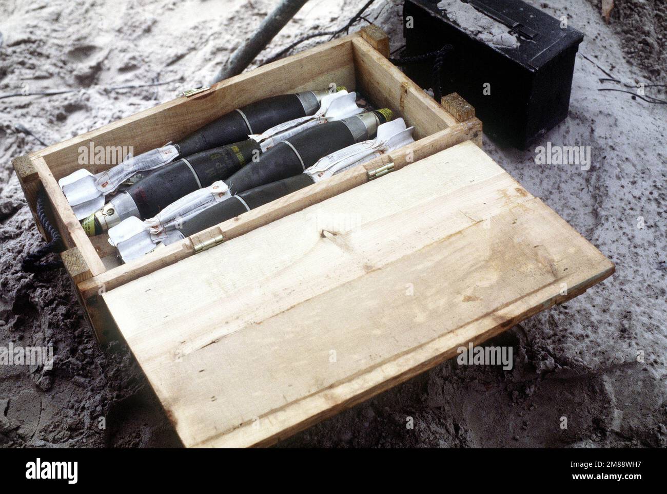 Mortar bombs hi-res stock photography and images - Alamy