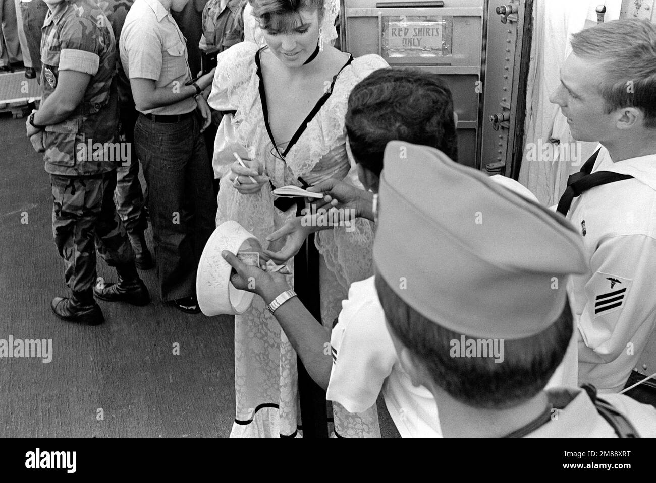 Uss okinawa lph hi-res stock photography and images - Alamy