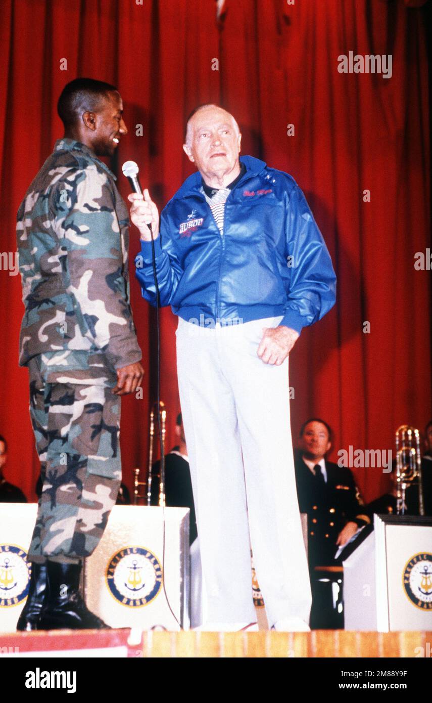 Bob hope on uso hi-res stock photography and images - Alamy