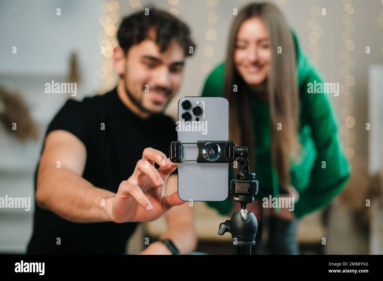 Camera filming party family hi-res stock photography and images - Alamy