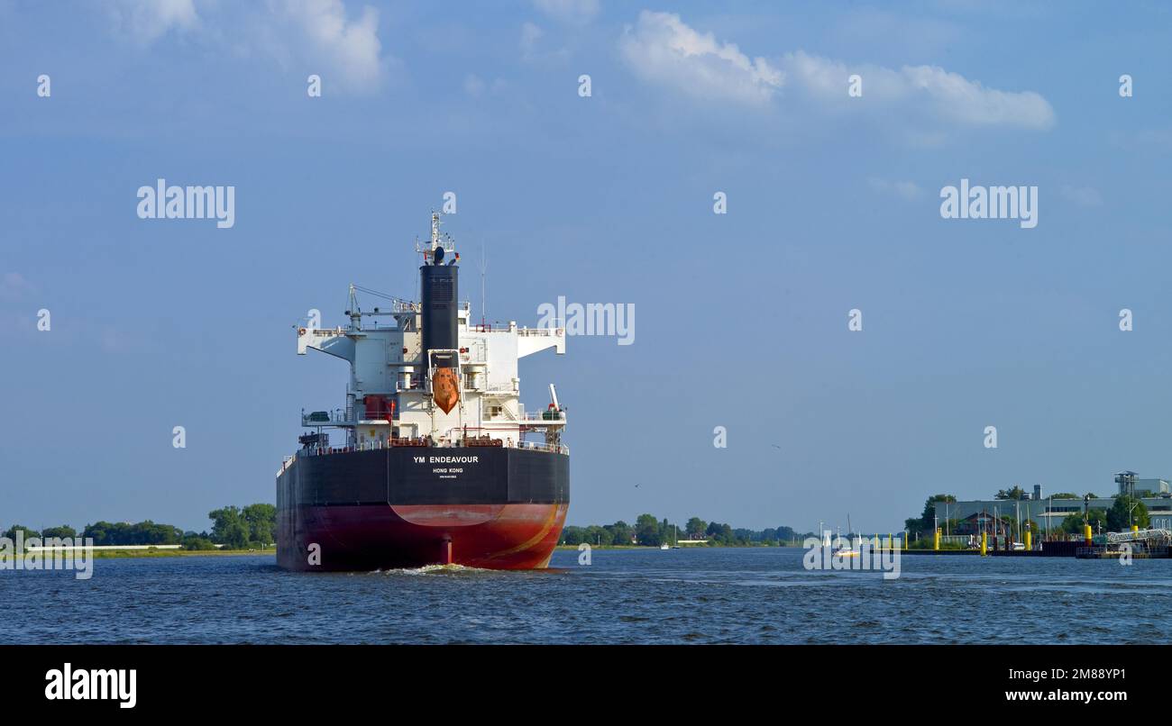 Bulk Carrier YM Endeavour on the Weser near Bremen Vegesack, Germany ...