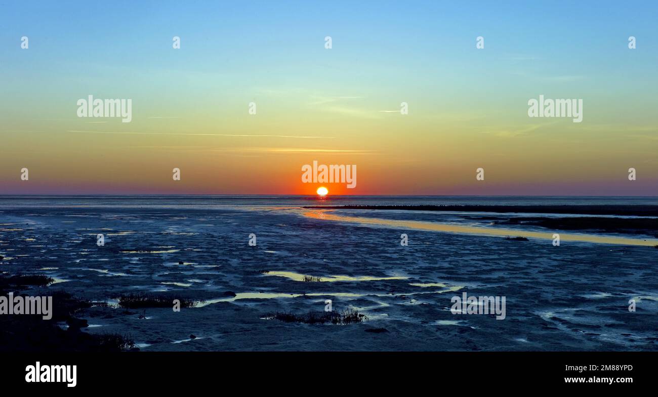 Sunset in the Wadden Sea near Cappel Neufeld, Cuxhaven County, Germany ...