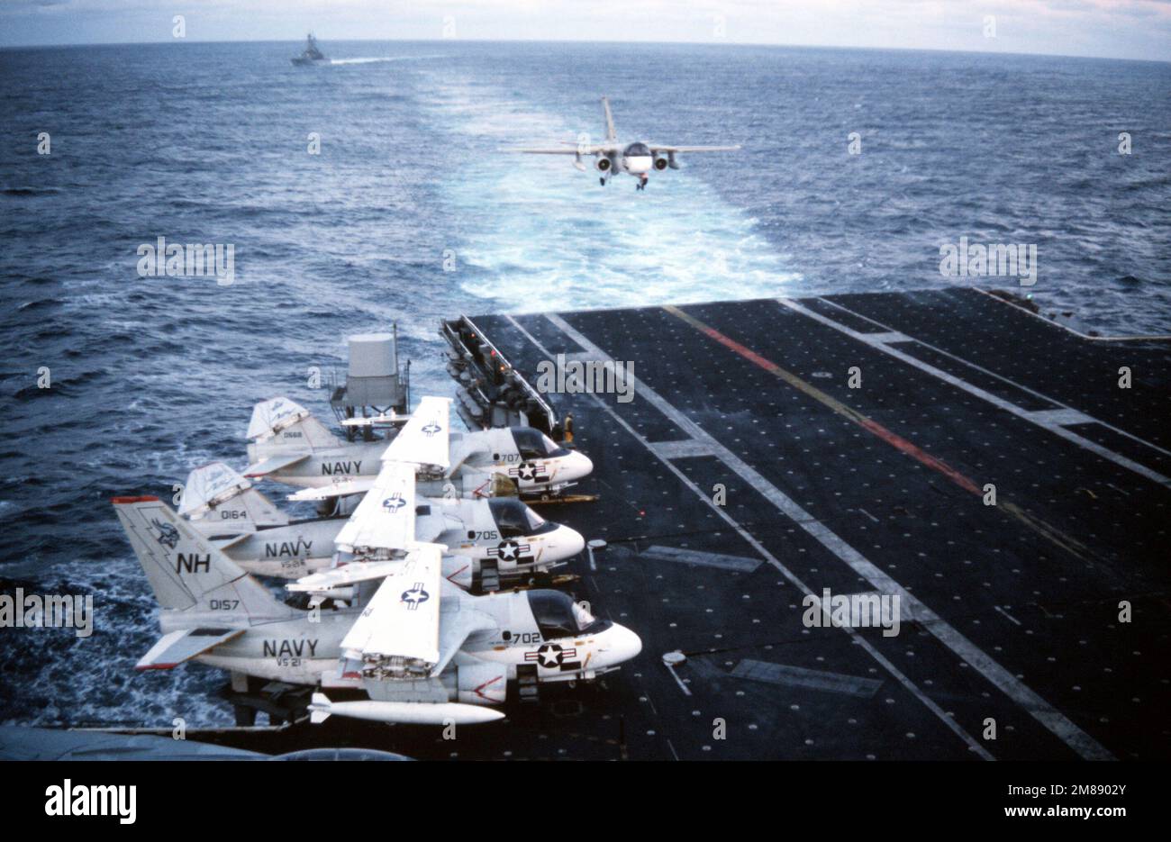 An Air Anti-submarine Squadron 21 (VS-21) S-3A Viking aircraft comes in ...