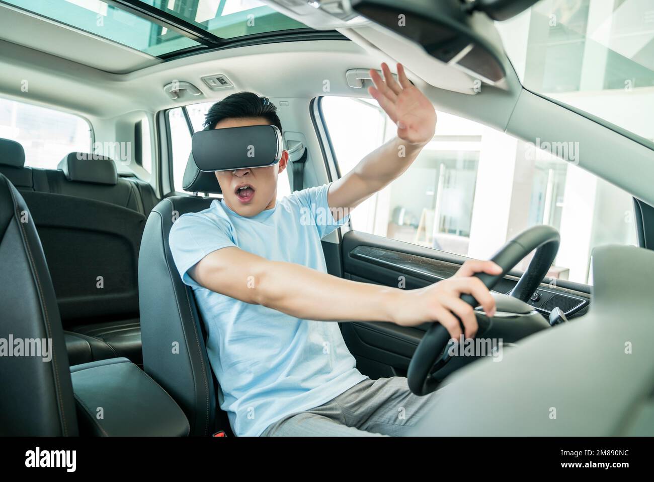 4 s shop customer analog drive experience Stock Photo - Alamy