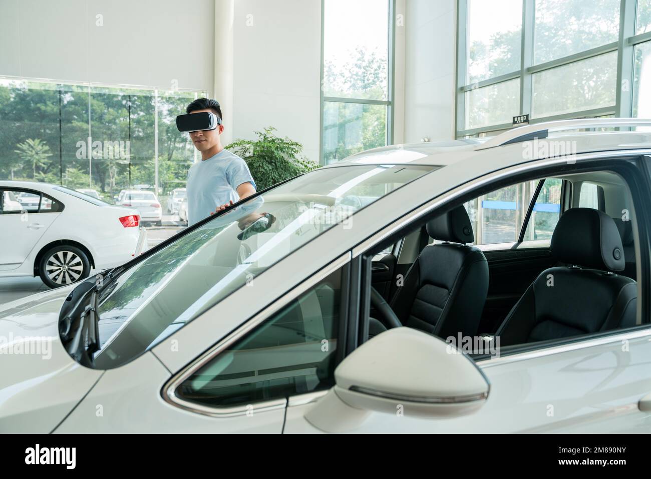4 s shop customer analog drive experience Stock Photo - Alamy