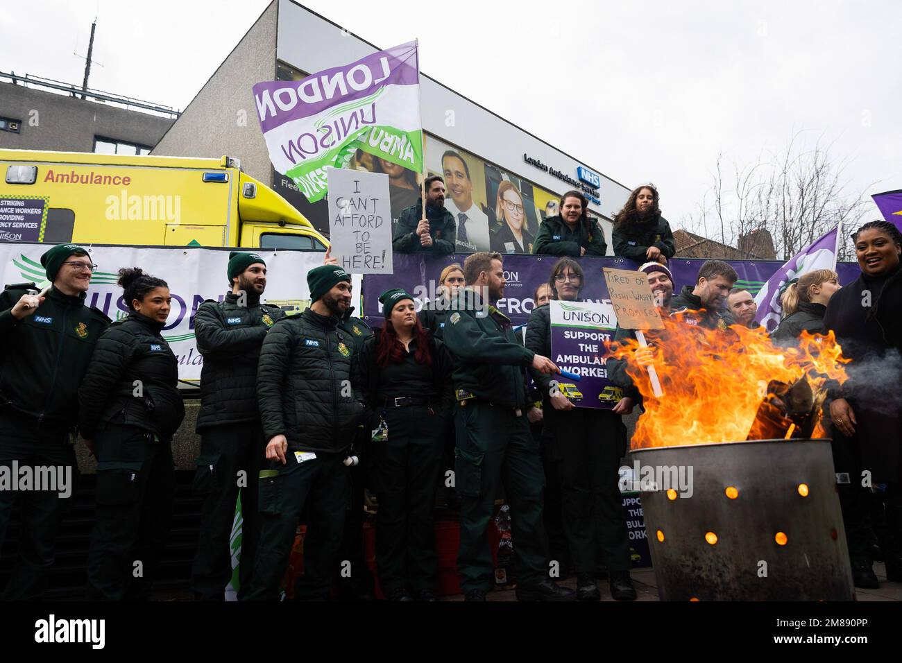 London UK 11th Jan 2023 Ambulance Workers Demonstrate Outside london-uk-11th-jan-2023-ambulance-workers-demonstrate-outside
