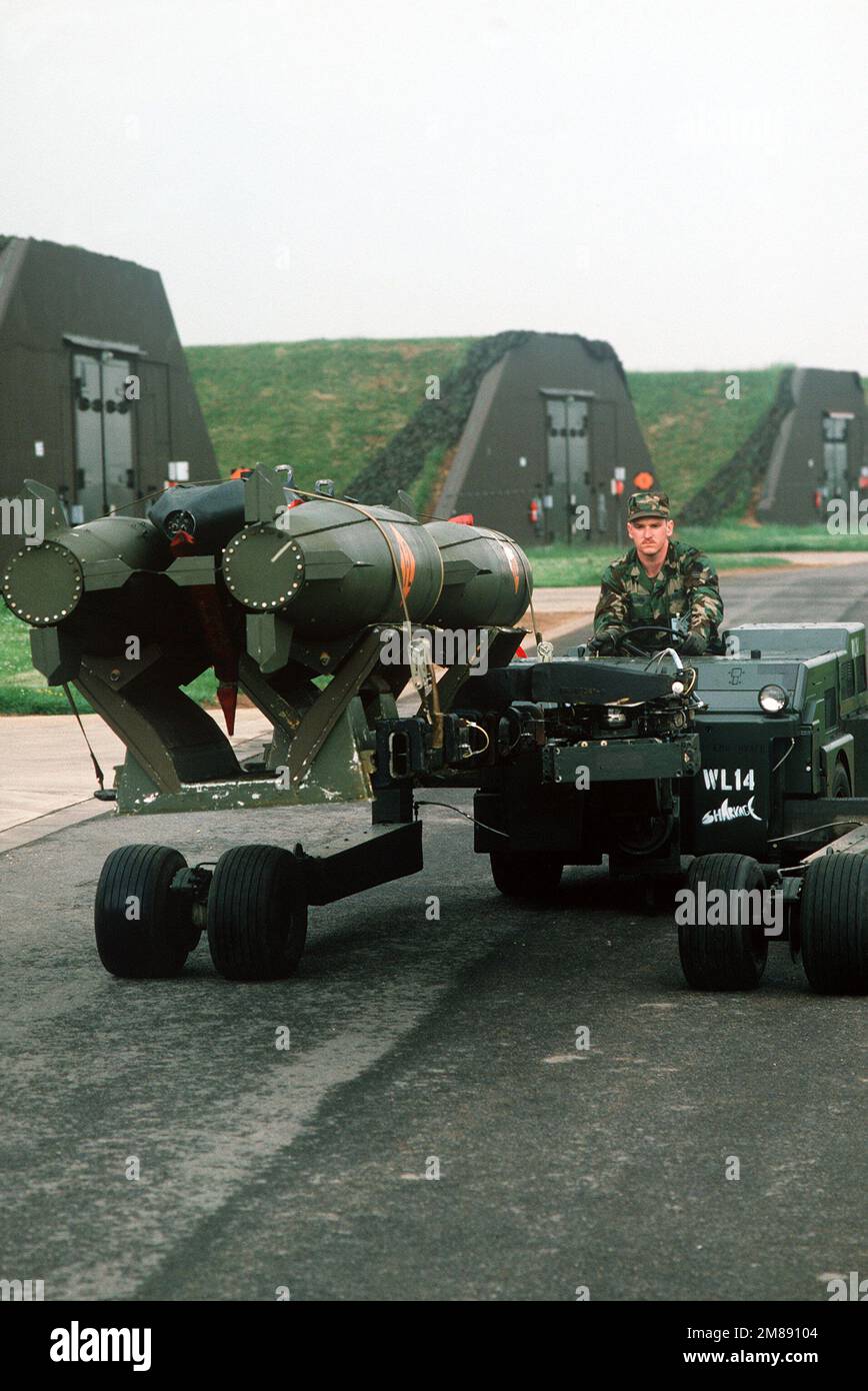Raf upper heyford hi-res stock photography and images - Alamy