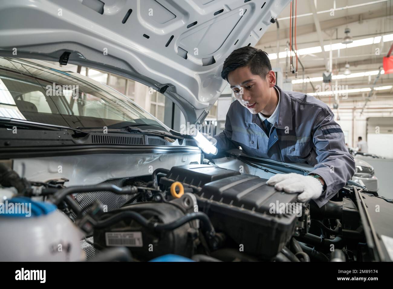 Repair shop mechanics researchers Stock Photo - Alamy
