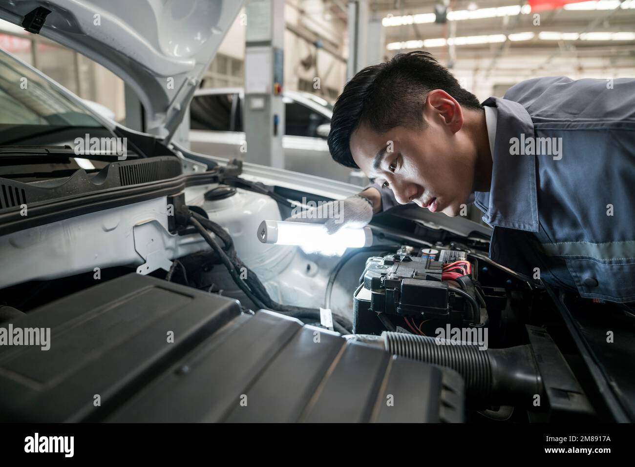 Repair shop mechanics researchers Stock Photo - Alamy