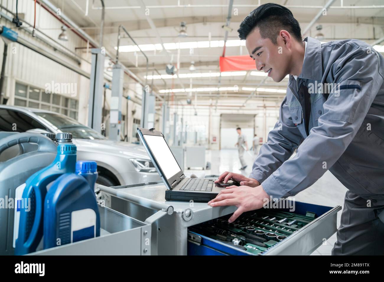 Repair shop mechanics researchers Stock Photo - Alamy