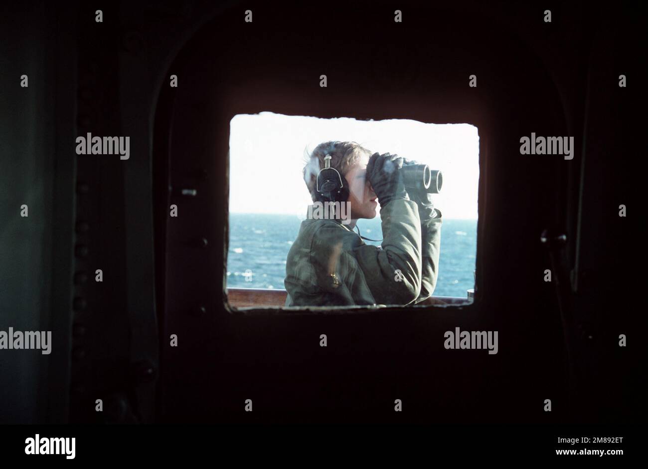 DN-ST-88-04712. Base: USS Wainwright (CG 28 Stock Photo - Alamy