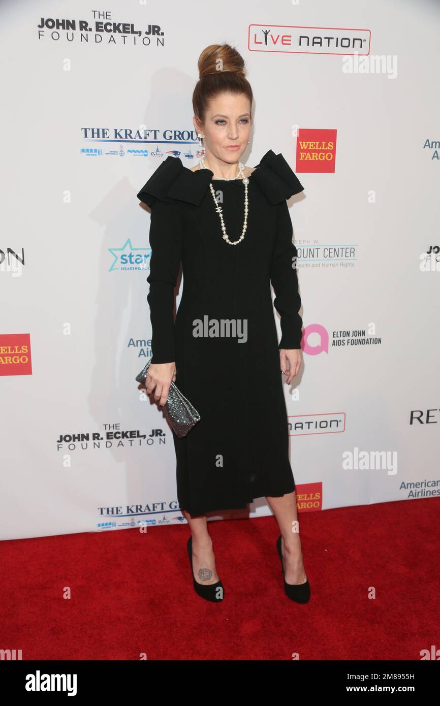 Lisa Marie Presley attends the Elton John AIDS Foundation's 12th Annual ...