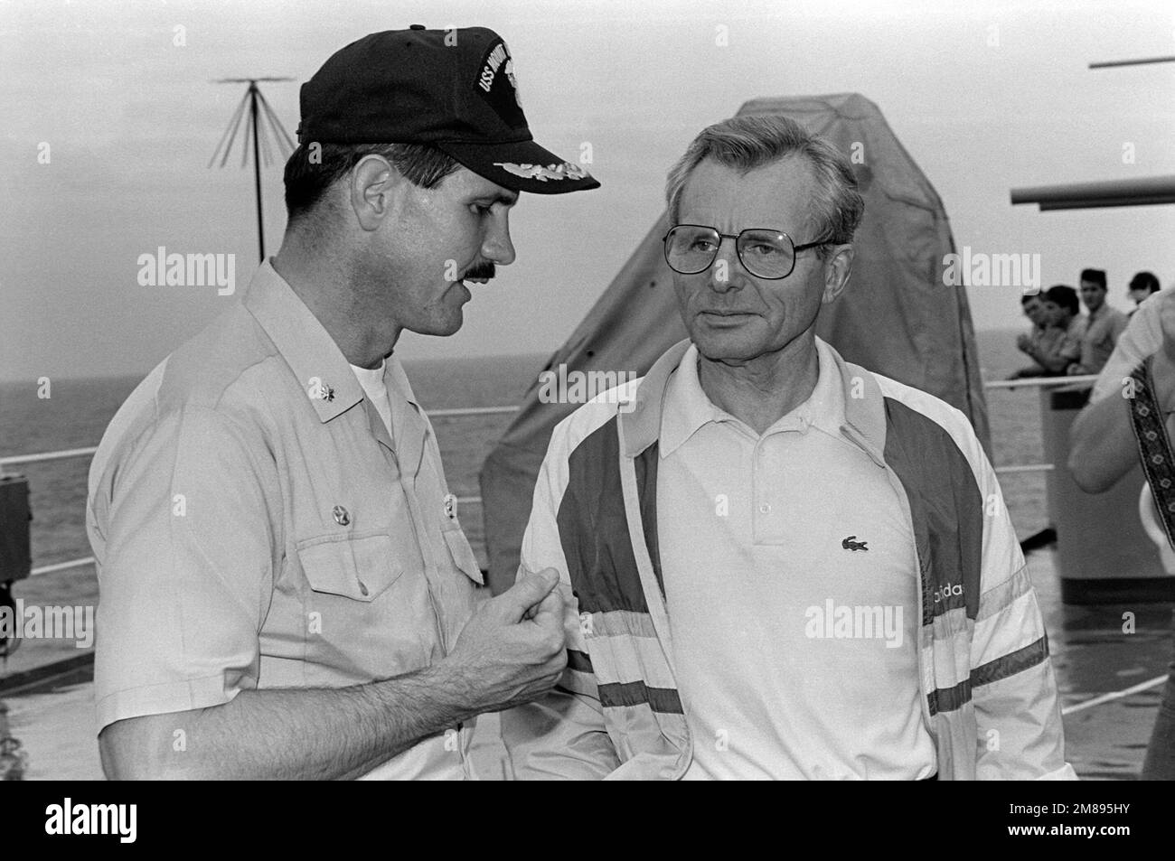 Uss okinawa lph hi-res stock photography and images - Alamy