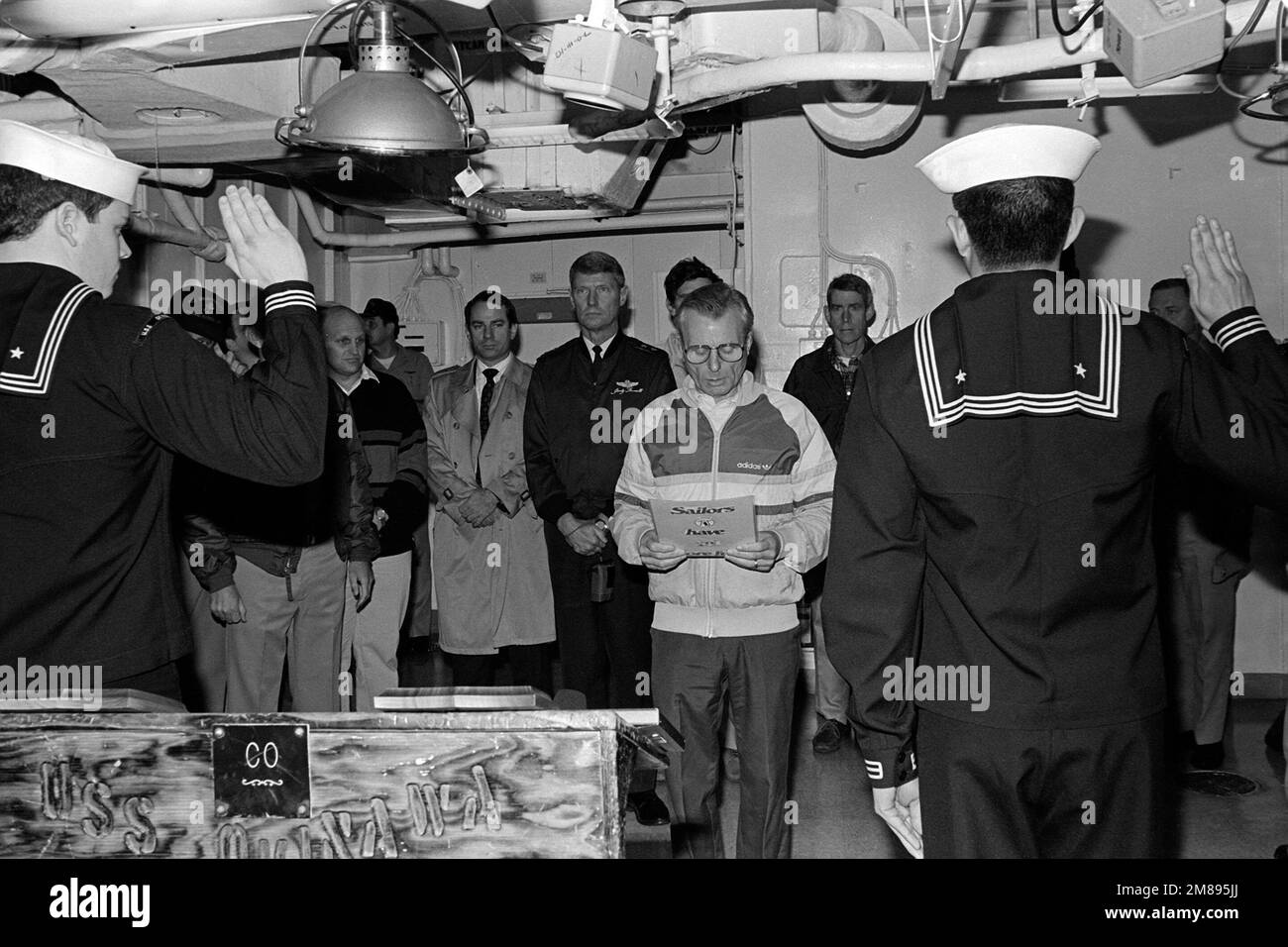 Uss okinawa lph hi-res stock photography and images - Alamy