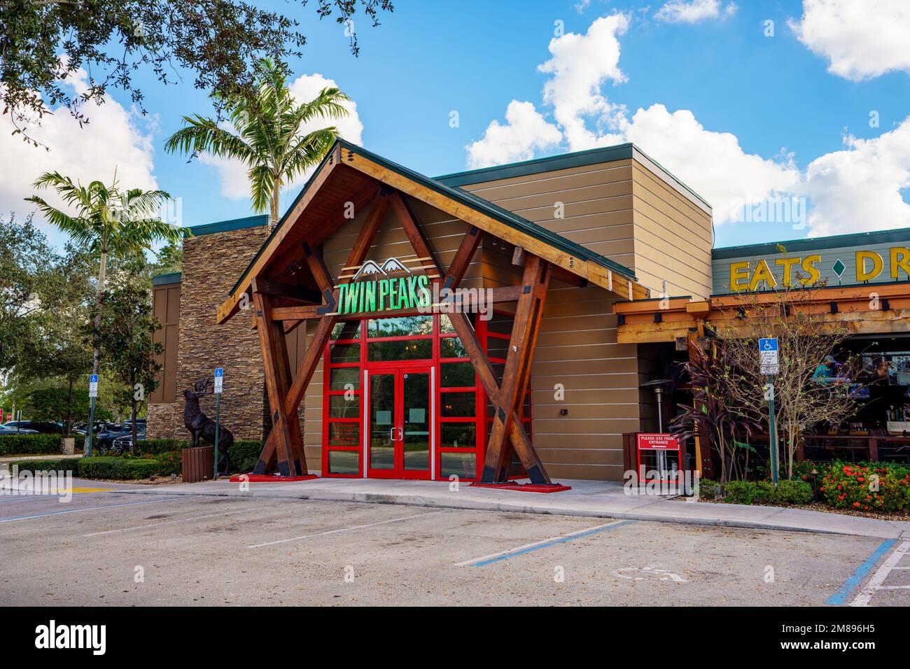 Davie, FL, USA - January 12, 2023: Photo of Twin Peaks Restaurant and ... Davie, FL, USA - January 12, 2023: Photo of Twin Peaks Restaurant and ...