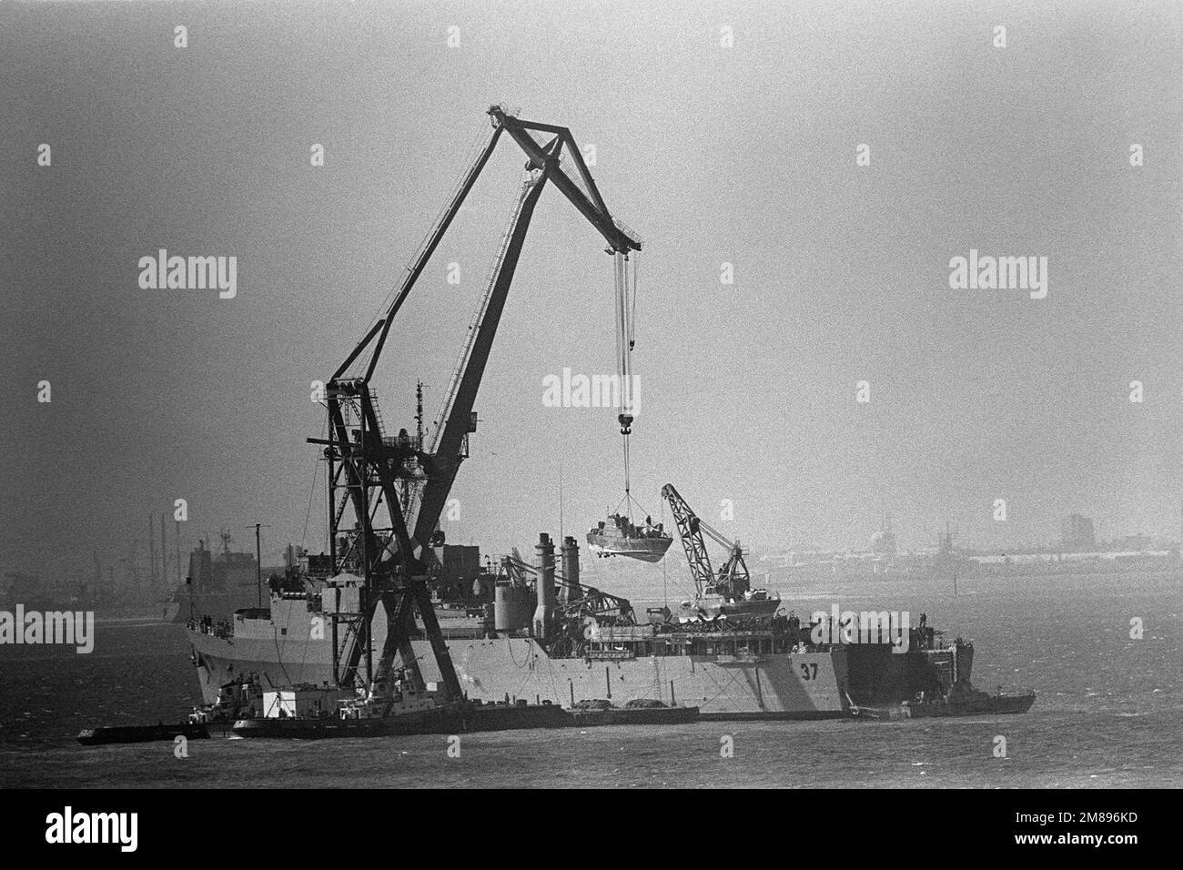 Naval station bahrain hi-res stock photography and images - Alamy