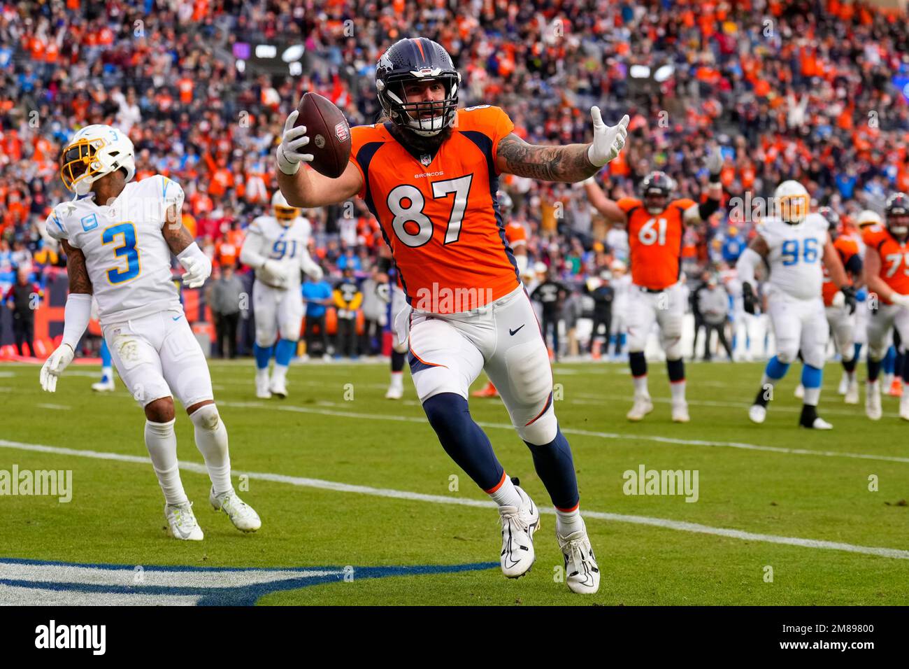 Denver Broncos tight end Eric Tomlinson (87) scores a touchdown against ...