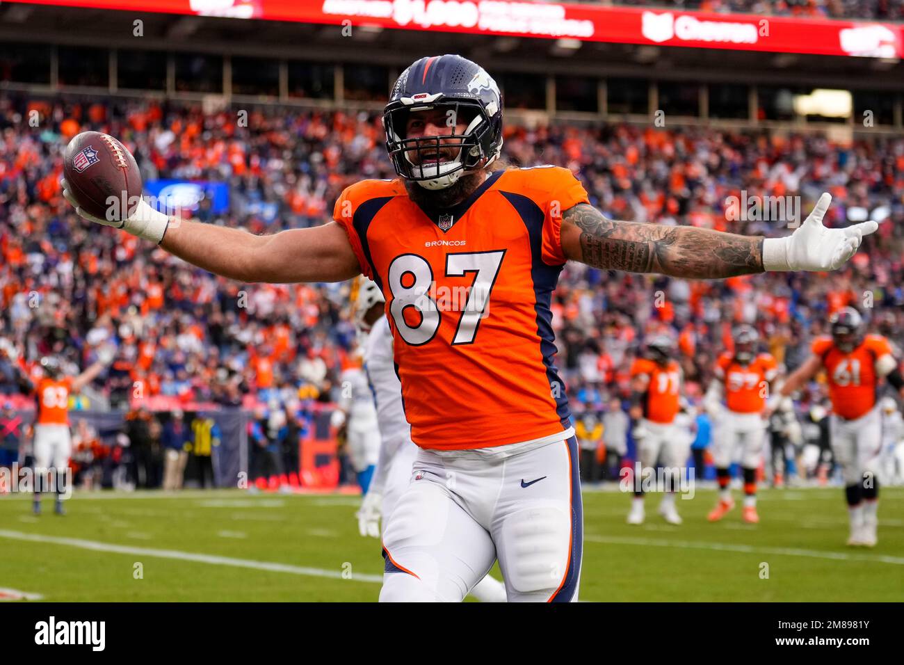 Denver Broncos tight end Eric Tomlinson (87) scores a touchdown against ...