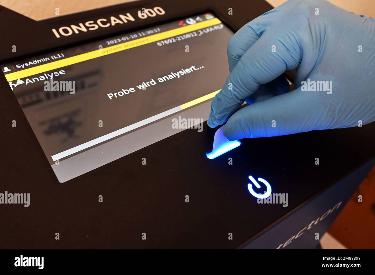 Ion deck hi-res stock photography and images - Alamy