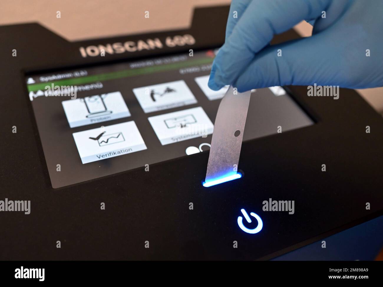 Ion scanner hi-res stock photography and images - Alamy