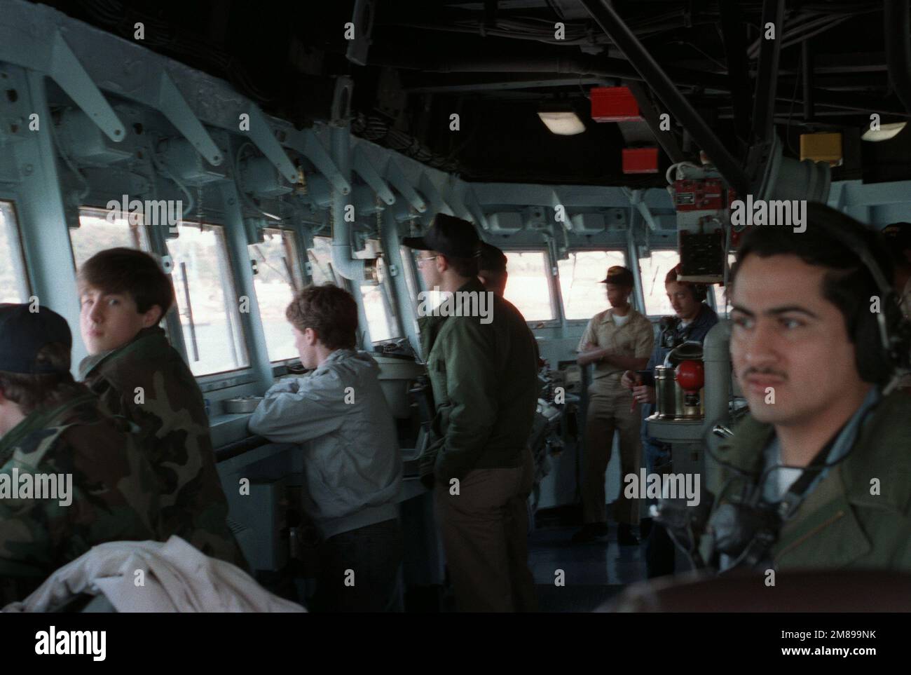 DN-SC-88-03840. Base: USS Reeves (CG 24 Stock Photo - Alamy