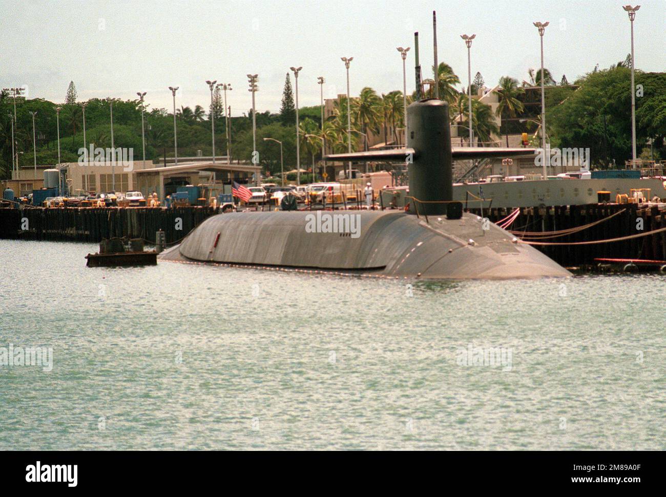 A starboard view of the nuclear-powered strategic missile submarine USS ...
