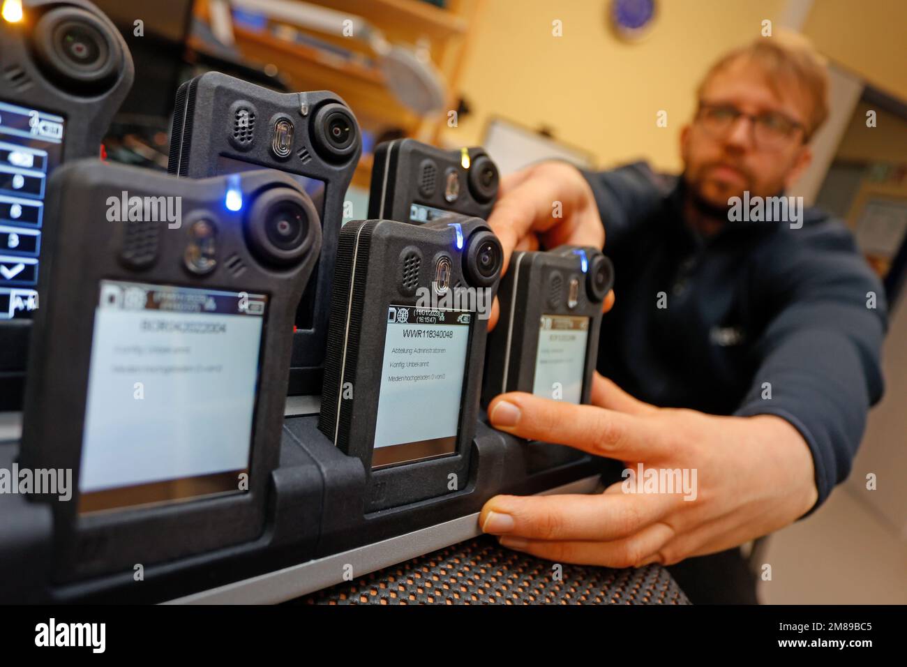 PRODUCTION - 11 January 2023, Saxony-Anhalt, Blankenburg: An employee ...