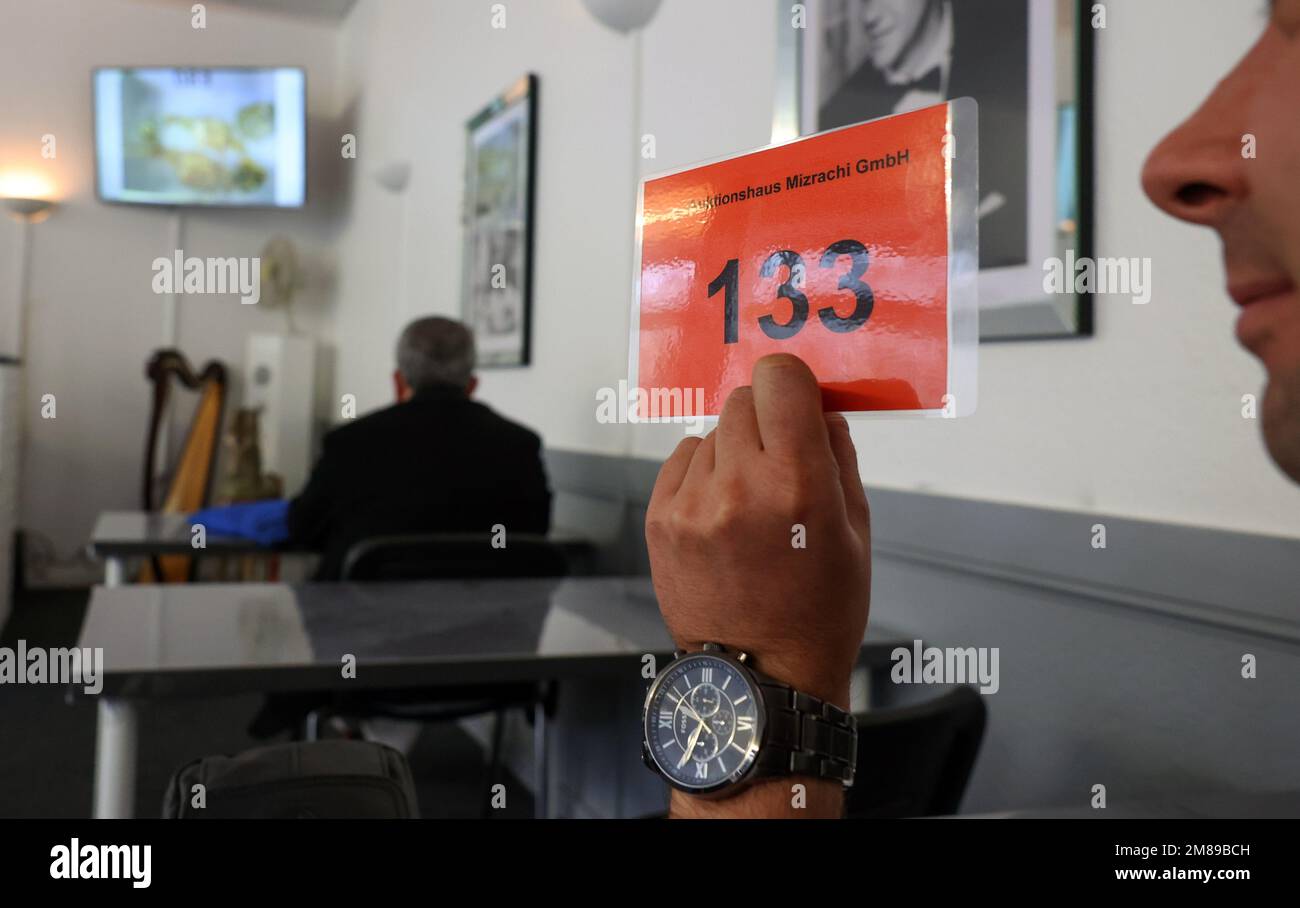 Berlin, Germany. 12th Jan, 2023. A bidding card is held aloft at the ...
