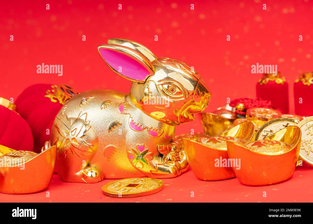 Tradition Chinese golden rabbit statue,2023 is year of the rabbit ...