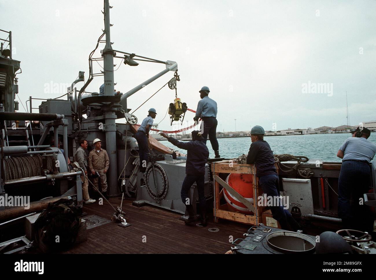 DN-ST-89-03194. Base: USS Conquest (MSO 488 Stock Photo - Alamy