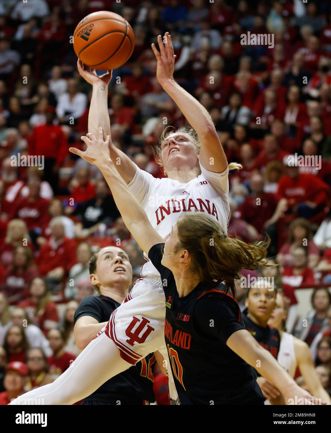 Indiana Hoosiers guard Lexus Bargesser (C) plays against Maryland ...