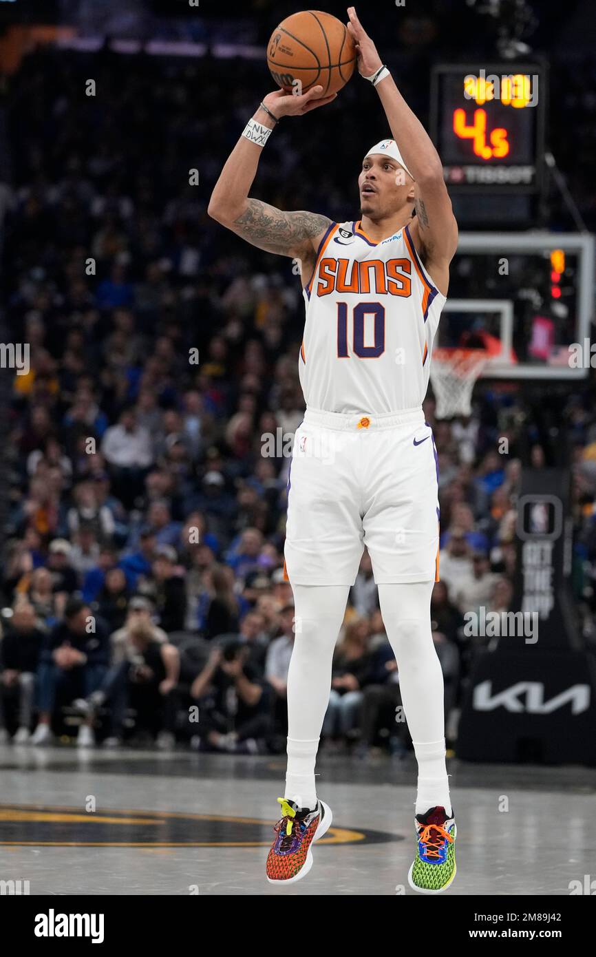 Phoenix Suns guard Damion Lee shoots the ball against the Golden State ...