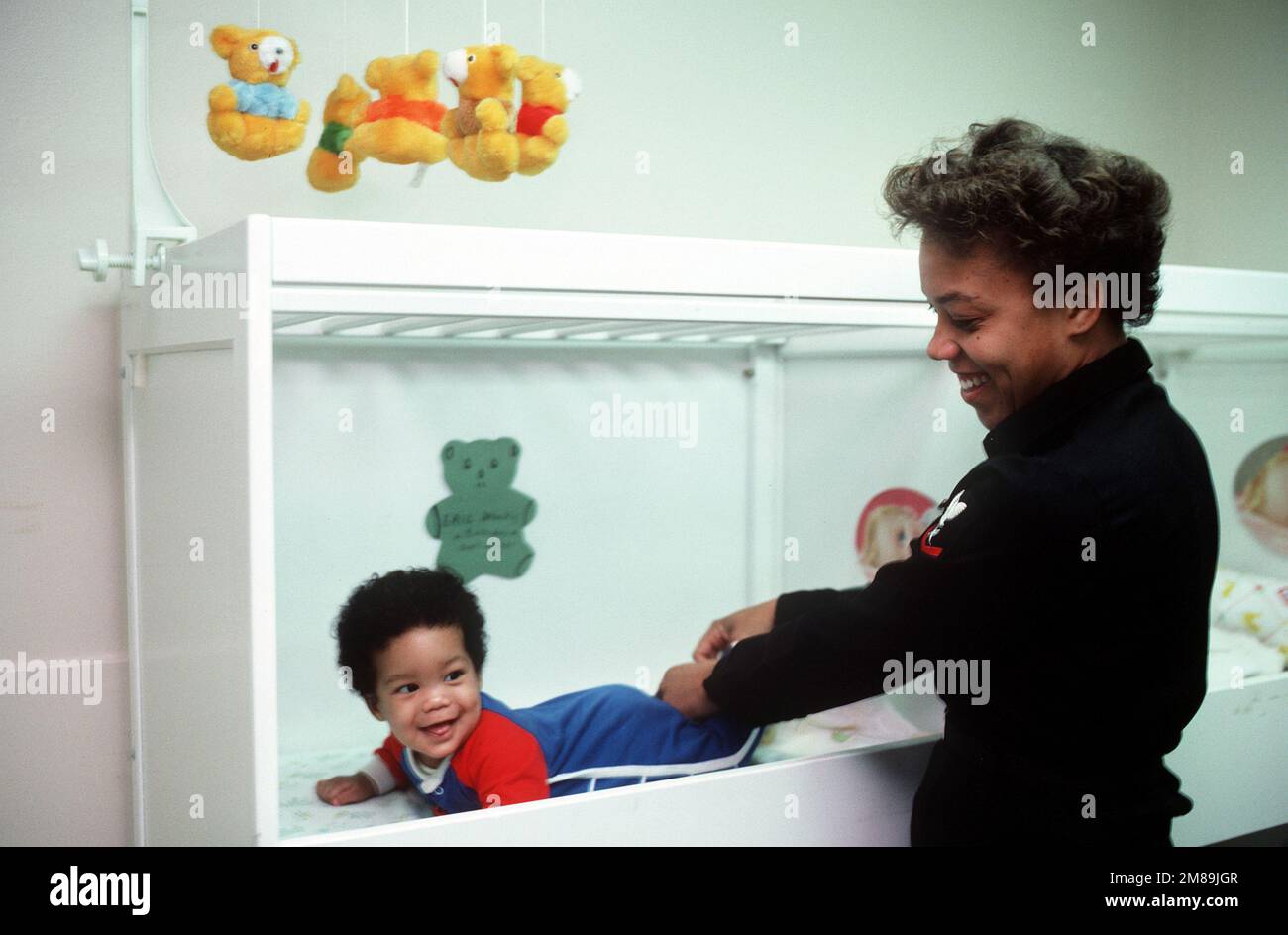 Female service member personnel hi-res stock photography and images - Alamy