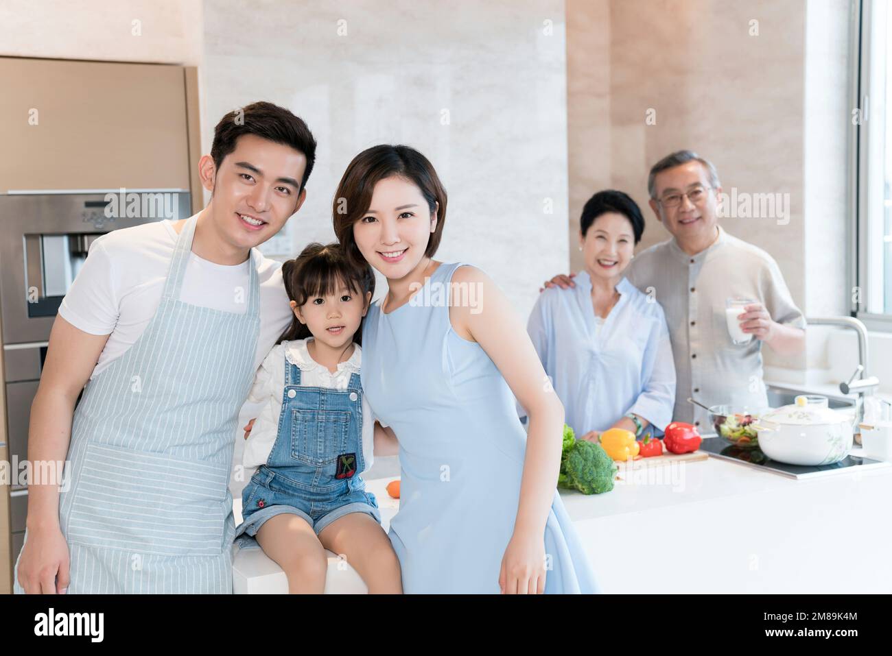 Happy family in the kitchen Stock Photo - Alamy