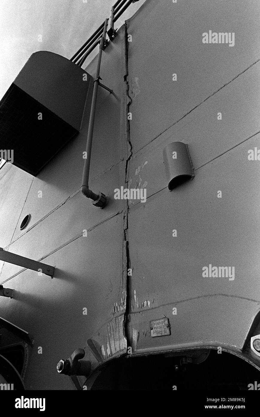 Uss samuel b. roberts (ffg 58) sustained when the ship struck a mine on ...