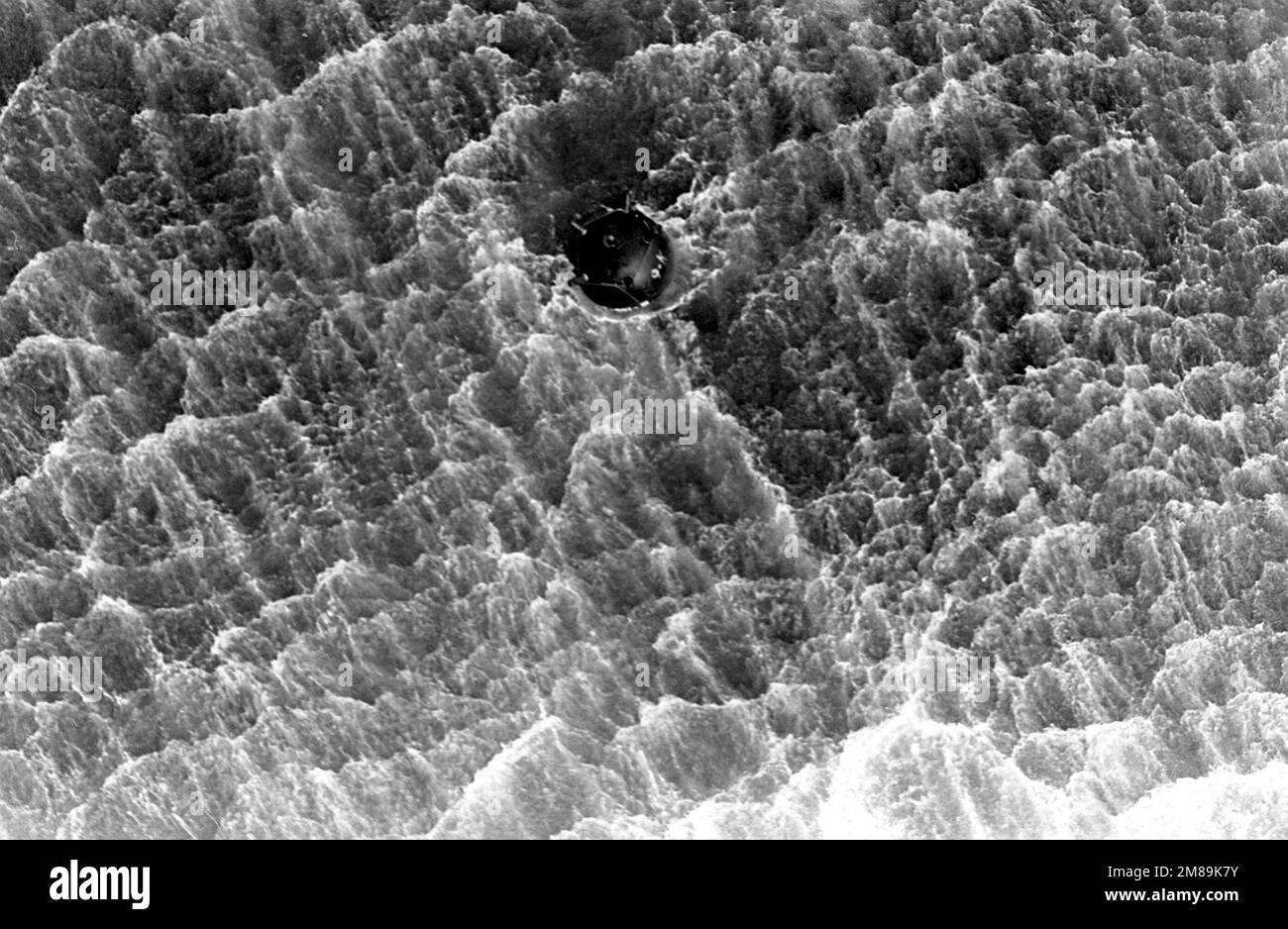 Uss samuel b roberts ffg 58 Black and White Stock Photos & Images - Alamy