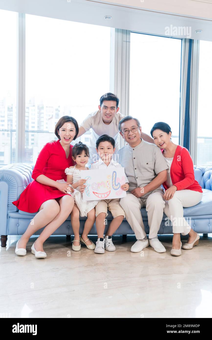 Family sat on sofa hi-res stock photography and images - Alamy