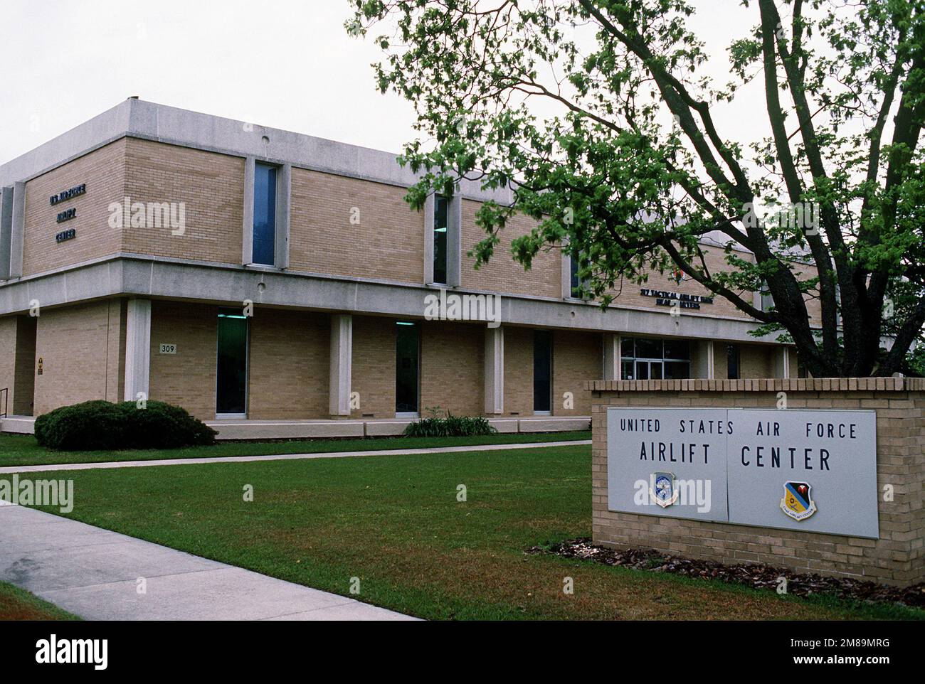 U s air force airlift hi-res stock photography and images - Alamy