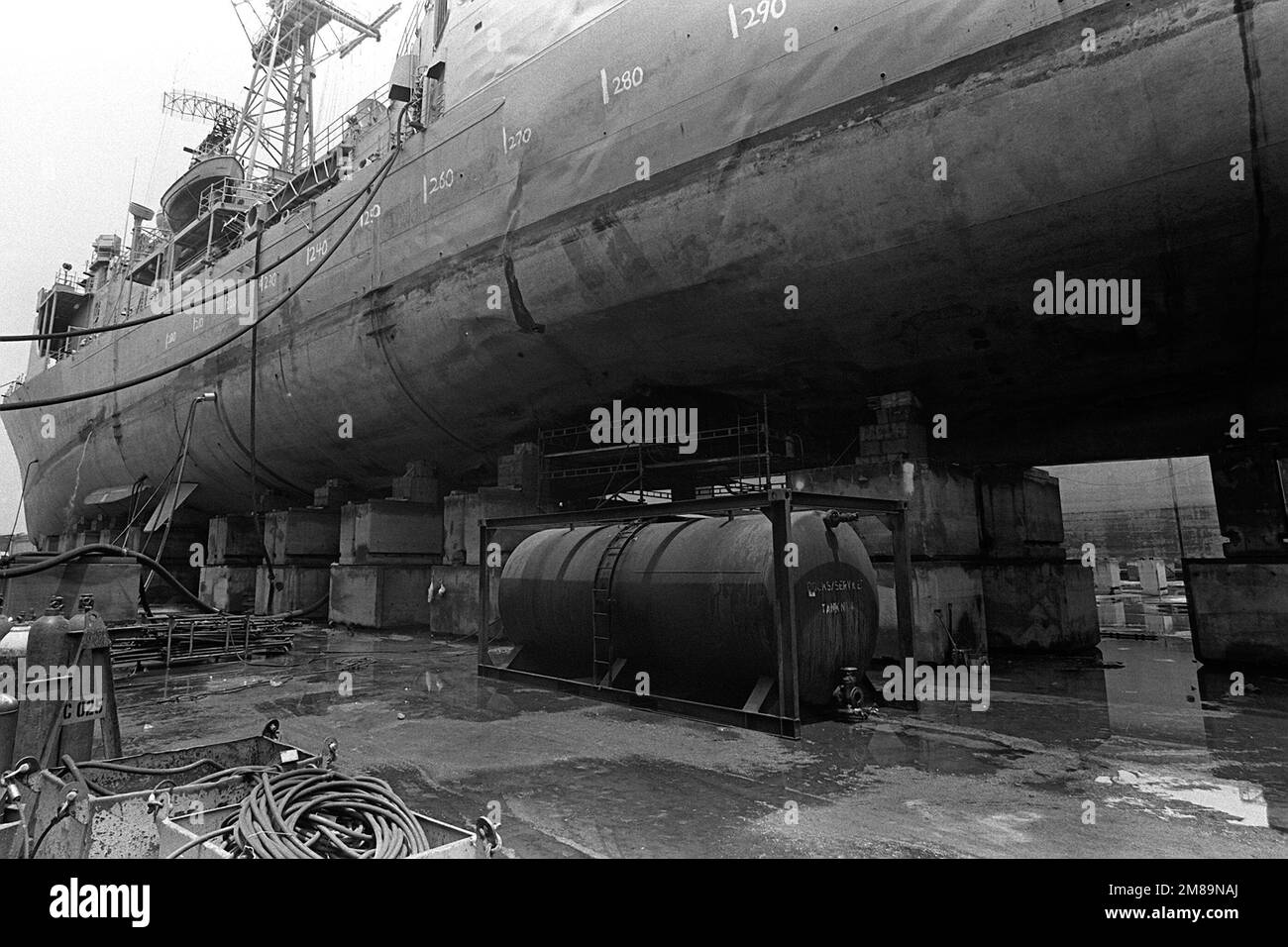 A view of the damage to the hull of the guided missile frigate USS ...