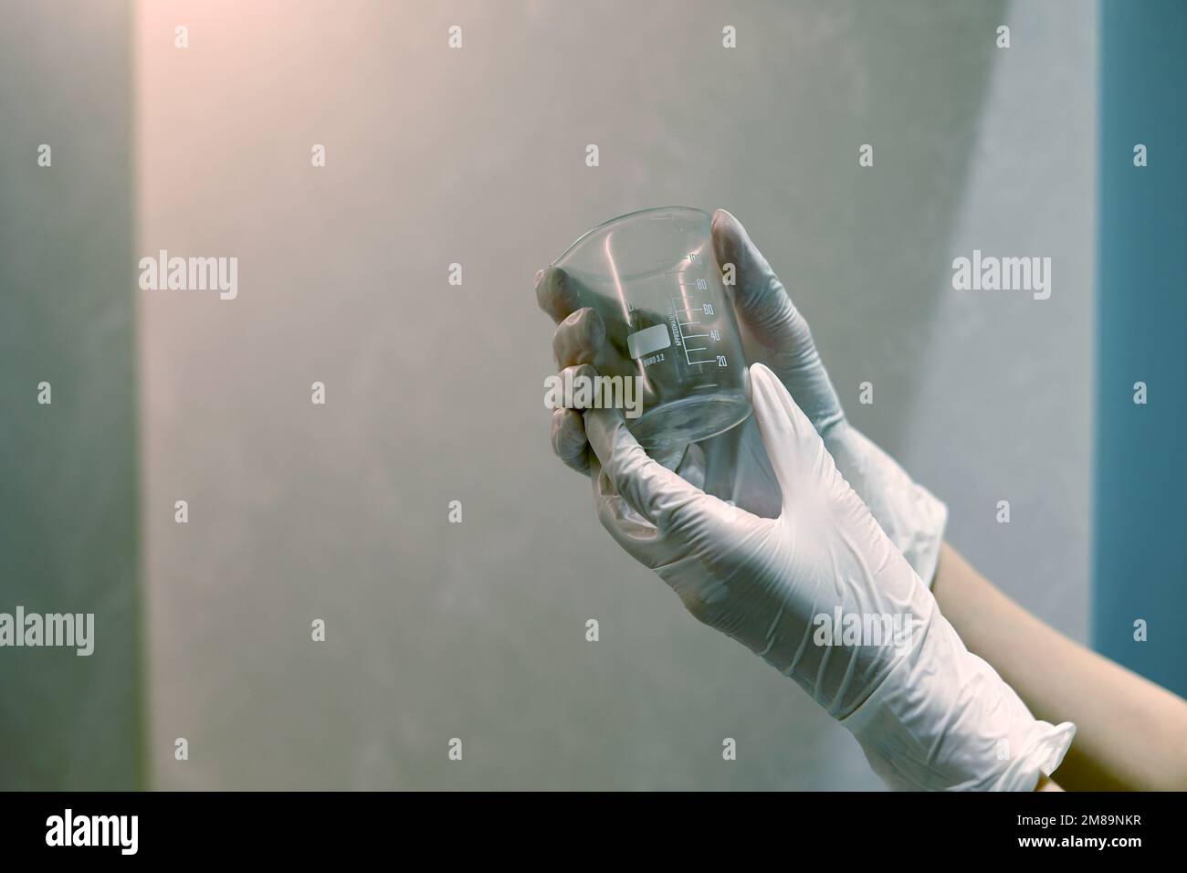 Empty beaker hi-res stock photography and images - Alamy