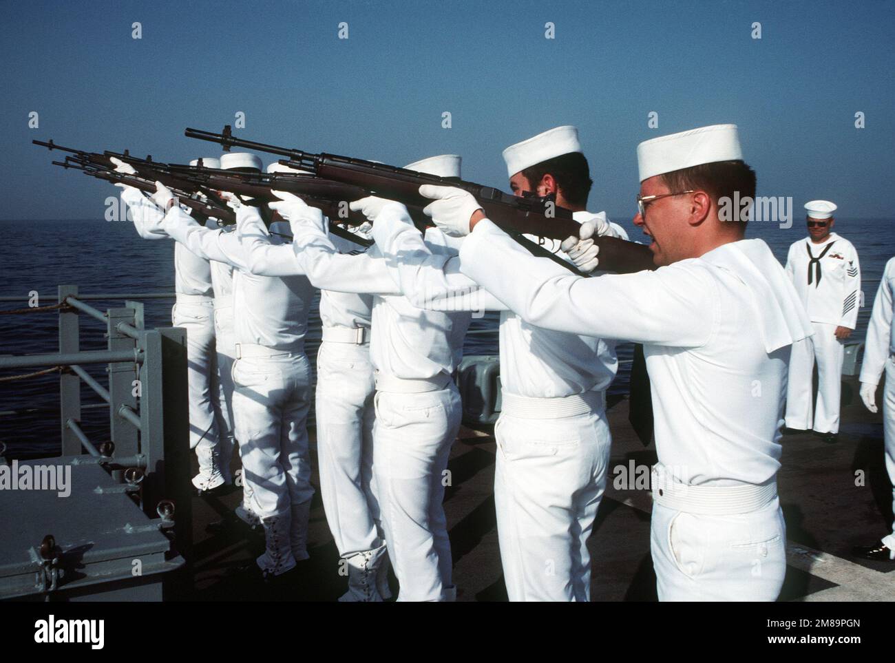 DN-ST-88-07613. Base: USS Stump (DD 978 Stock Photo - Alamy