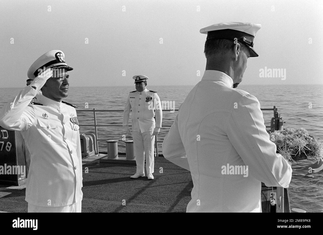 DN-SN-88-06475. Base: USS Stump (DD 978 Stock Photo - Alamy