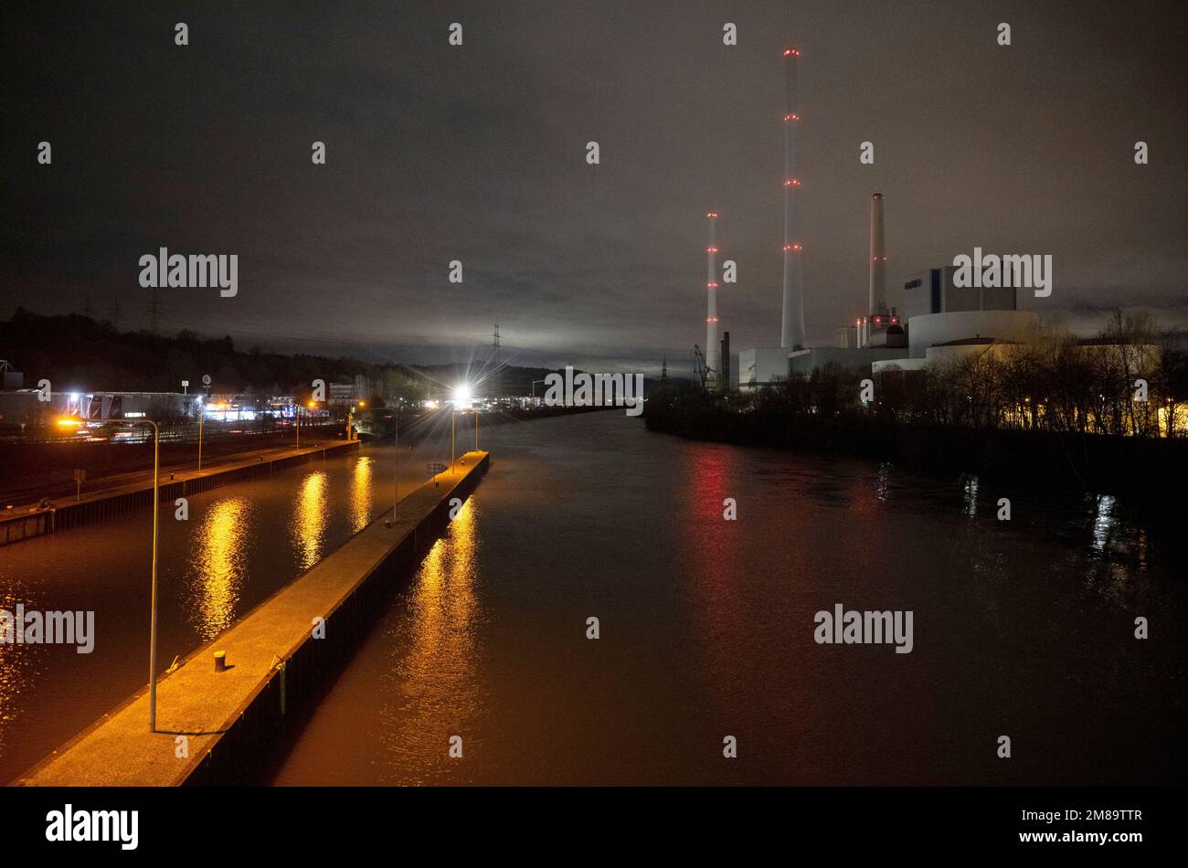 Altbach, Germany. 13th Jan, 2023. The Neckar flows next to the coal ...
