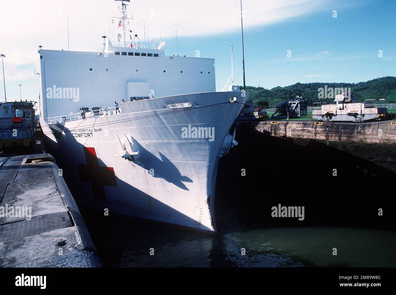 A starboard bow view of the hospital ship USNS COMFORT (T-AH-20 ...