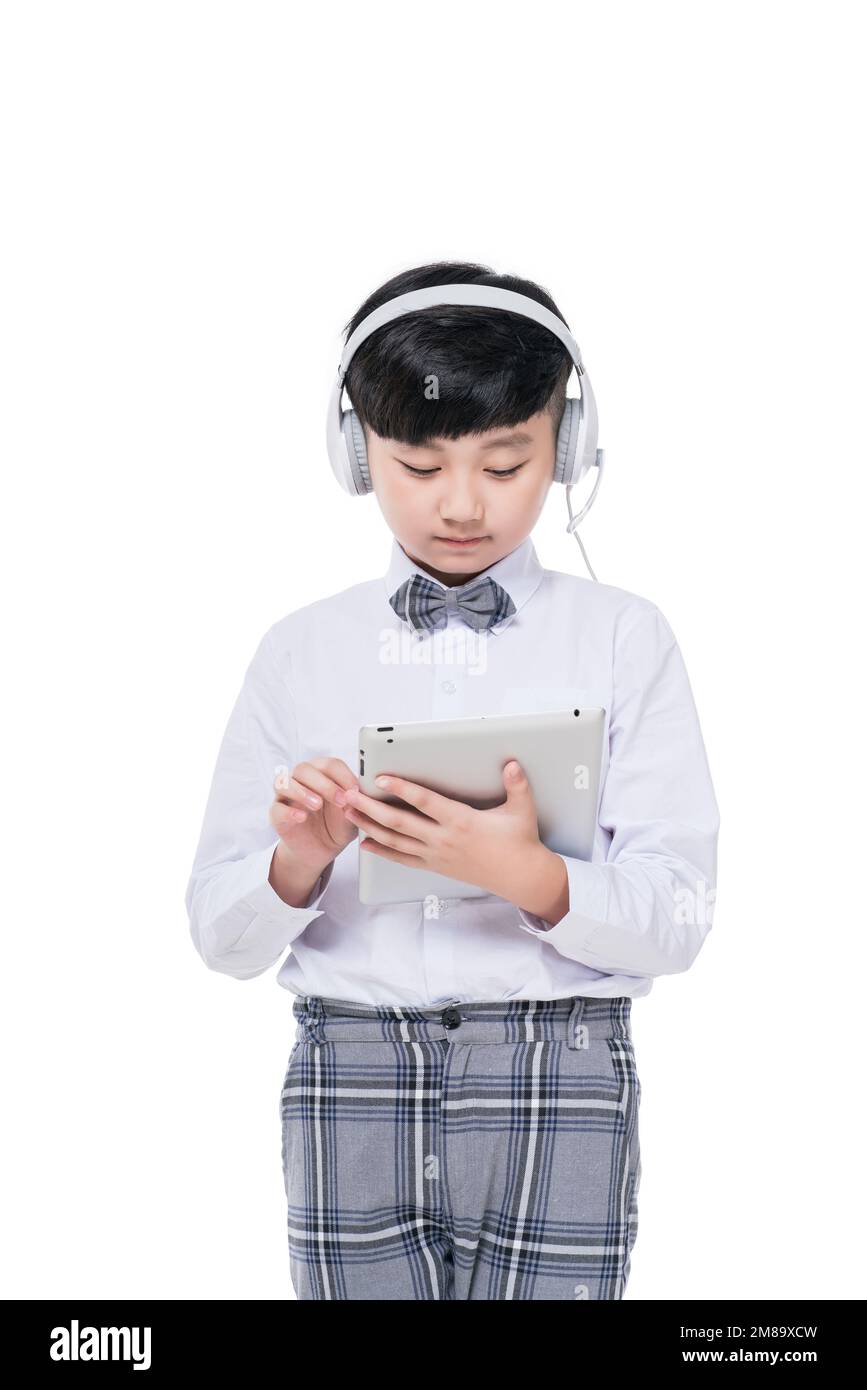 Happy pupils use tablet computers Stock Photo - Alamy