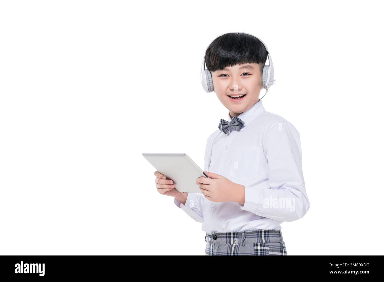 Happy pupils use tablet computers Stock Photo - Alamy