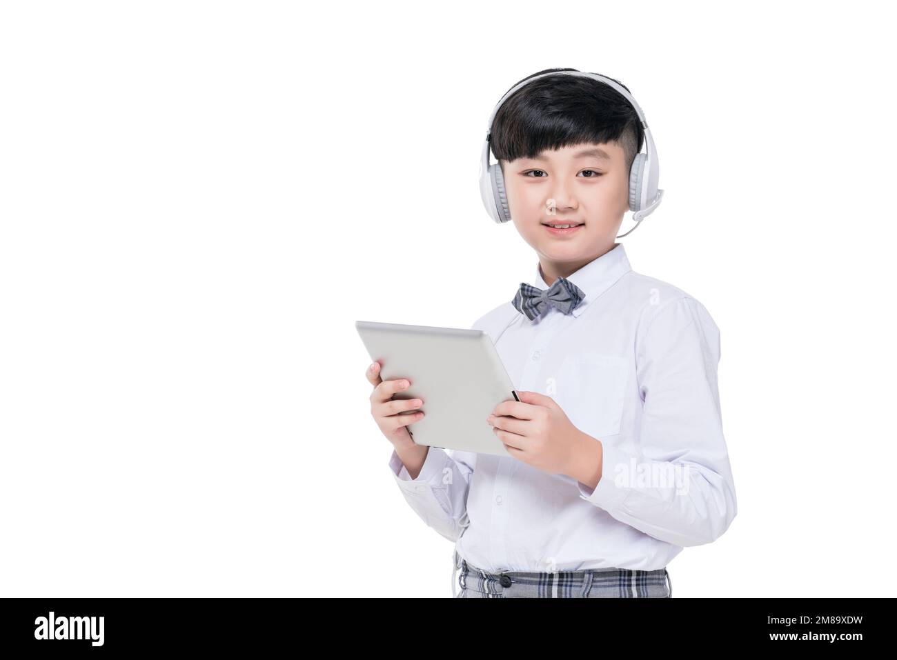 Happy pupils use tablet computers Stock Photo - Alamy