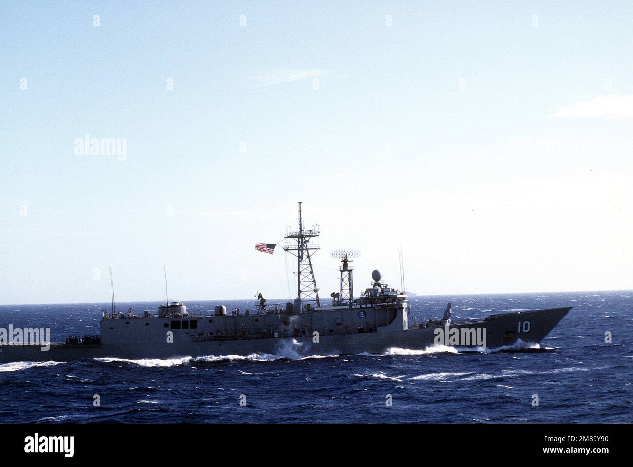 A starboard beam view of the guided missile frigate USS DUNCAN (FFG-10 ...