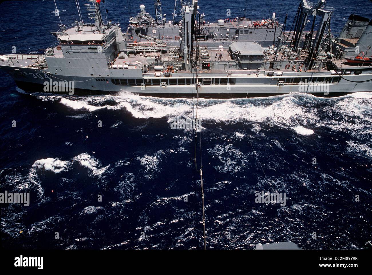 The Australian underway replenishment tanker HMAS SUCCESS (AOR-304 ...