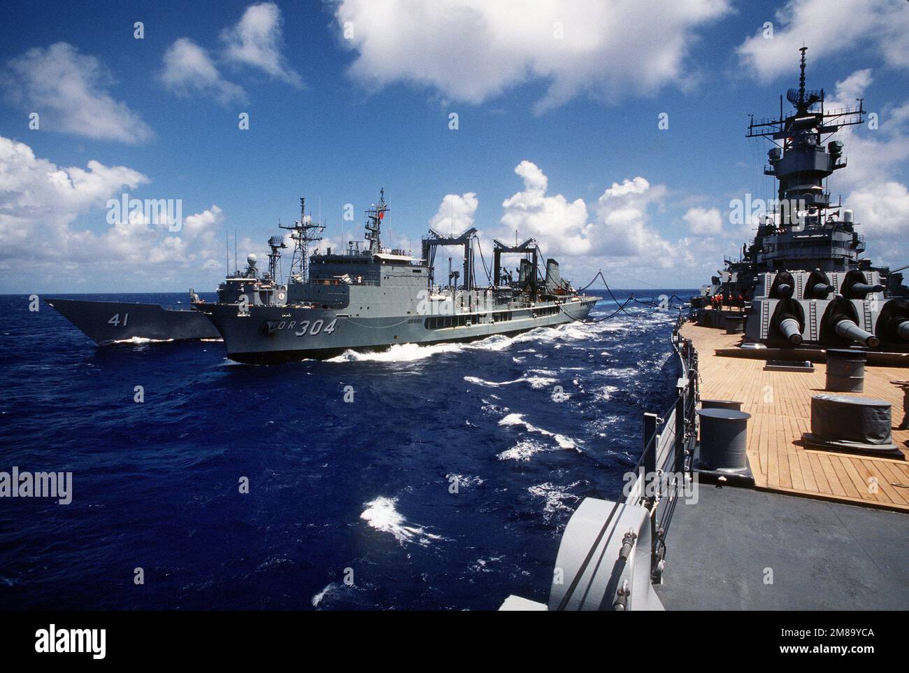The Australian underway replenishment tanker HMAS SUCCESS (AOR-304 ...